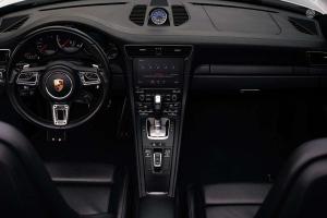 Balts Porsche 911 2016 Panevēža, ar dzinēja tilpumu 3.80 L un nobraukumu 67 tūkst. km par 114900 €, foto 29 vietnē AUTOMOTO.COM.LV