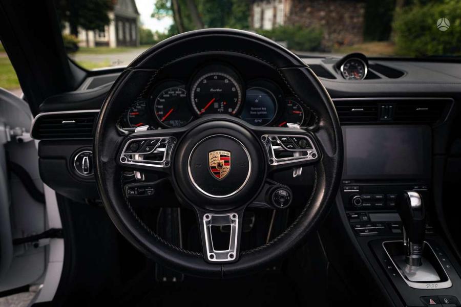 Balts Porsche 911 2016 Panevēža, ar dzinēja tilpumu 3.80 L un nobraukumu 67 tūkst. km par 114900 €, foto 35 vietnē AUTOMOTO.COM.LV