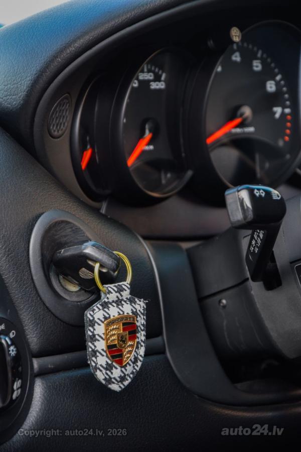 Balts Porsche 911 2001 Tallina, ar dzinēja tilpumu 3.40 L un nobraukumu 45 tūkst. km par 38900 €, foto 11 vietnē AUTOMOTO.COM.LV