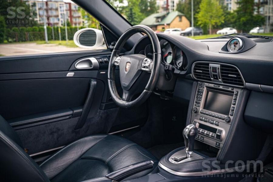 Balts Porsche 911 2007 Rīga, ar dzinēja tilpumu 3.60 L un nobraukumu 55 tūkst. km par 84990 €, foto 11 vietnē AUTOMOTO.COM.LV