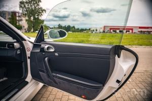Balts Porsche 911 2007 Rīga, ar dzinēja tilpumu 3.60 L un nobraukumu 55 tūkst. km par 84990 €, foto 23 vietnē AUTOMOTO.COM.LV