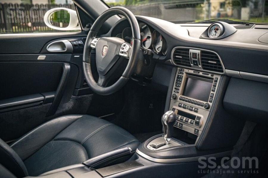 White Porsche 911 2007 in Riga, with an engine capacity of 3.60 L and mileage of 55 thousand km for 74999 €, photo 21 on AUTOMOTO.COM.LV
