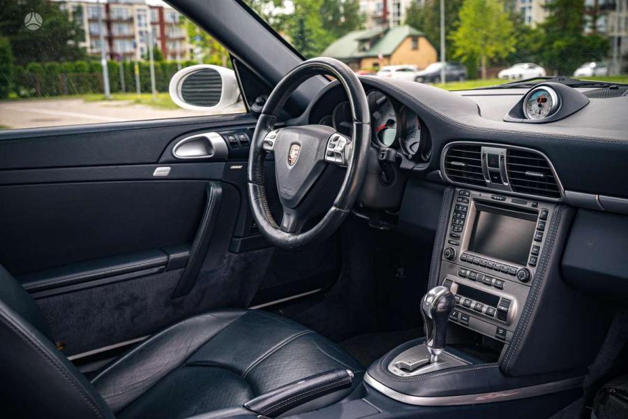 White Porsche 911 2007 in Riga, with an engine capacity of 3.60 L and mileage of 55 thousand km for 79990 €, photo 12 on AUTOMOTO.COM.LV
