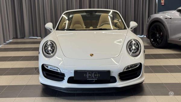 White Porsche 911 2013 in Riga, with an engine capacity of 3.80 L and mileage of 22 thousand km for 134990 €, photo 2 on AUTOMOTO.COM.LV