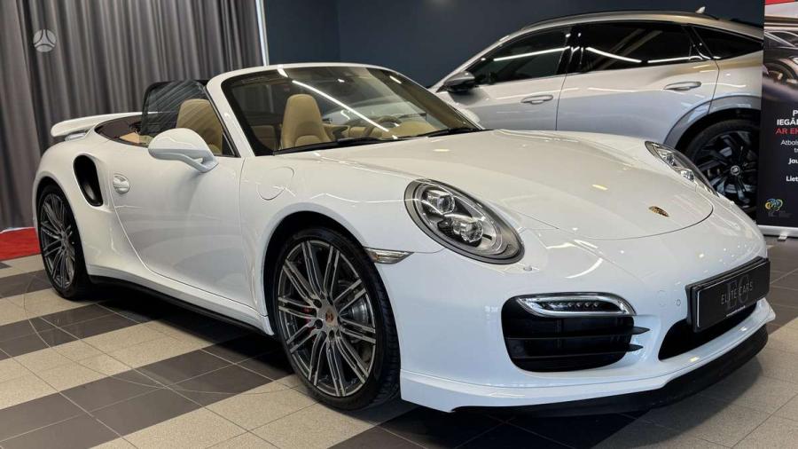 White Porsche 911 2013 in Riga, with an engine capacity of 3.80 L and mileage of 22 thousand km for 134990 €, photo 4 on AUTOMOTO.COM.LV