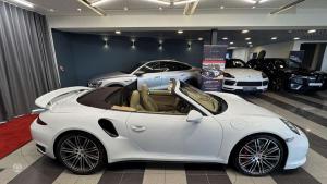 White Porsche 911 2013 in Riga, with an engine capacity of 3.80 L and mileage of 22 thousand km for 134990 €, photo 5 on AUTOMOTO.COM.LV