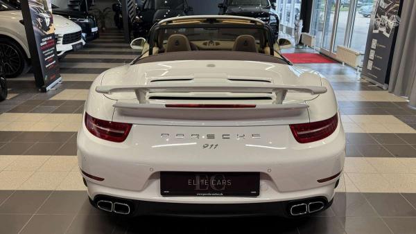 White Porsche 911 2013 in Riga, with an engine capacity of 3.80 L and mileage of 22 thousand km for 134990 €, photo 6 on AUTOMOTO.COM.LV