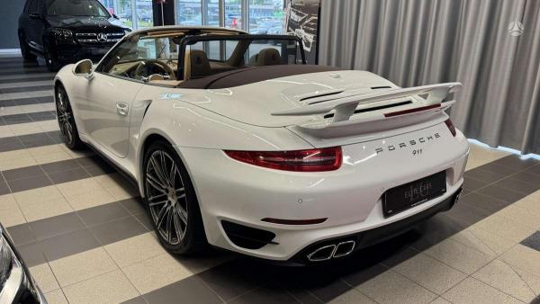 White Porsche 911 2013 in Riga, with an engine capacity of 3.80 L and mileage of 22 thousand km for 134990 €, photo 7 on AUTOMOTO.COM.LV