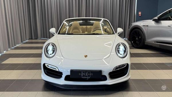 White Porsche 911 2013 in Riga, with an engine capacity of 3.80 L and mileage of 22 thousand km for 134990 €, photo 8 on AUTOMOTO.COM.LV