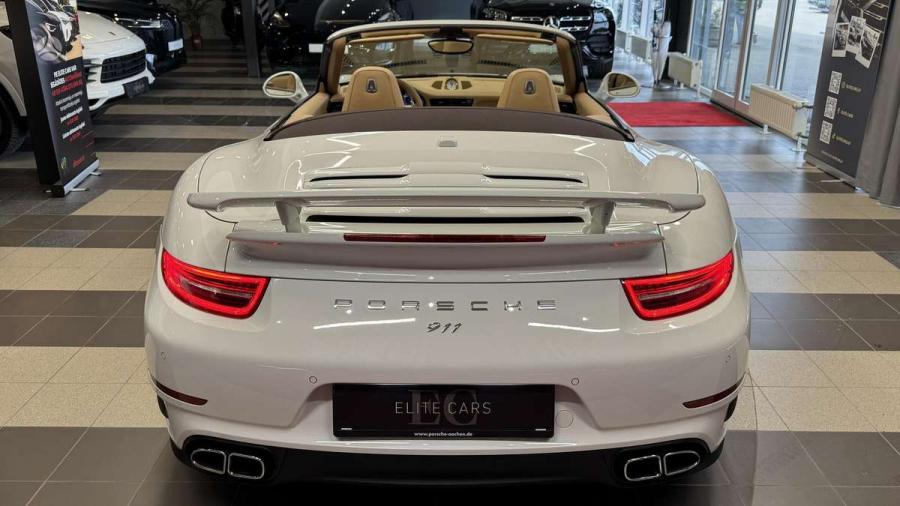 White Porsche 911 2013 in Riga, with an engine capacity of 3.80 L and mileage of 22 thousand km for 134990 €, photo 10 on AUTOMOTO.COM.LV