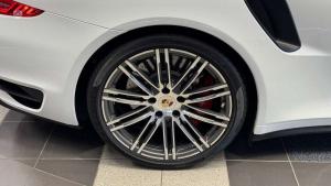 White Porsche 911 2013 in Riga, with an engine capacity of 3.80 L and mileage of 22 thousand km for 134990 €, photo 15 on AUTOMOTO.COM.LV