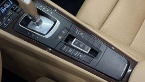 White Porsche 911 2013 in Riga, with an engine capacity of 3.80 L and mileage of 22 thousand km for 134990 €, photo 18 on AUTOMOTO.COM.LV