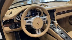 White Porsche 911 2013 in Riga, with an engine capacity of 3.80 L and mileage of 22 thousand km for 134990 €, photo 19 on AUTOMOTO.COM.LV