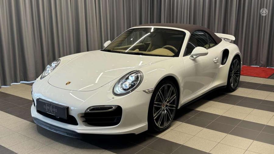 White Porsche 911 2013 in Riga, with an engine capacity of 3.80 L and mileage of 22 thousand km for 134990 €, photo 25 on AUTOMOTO.COM.LV