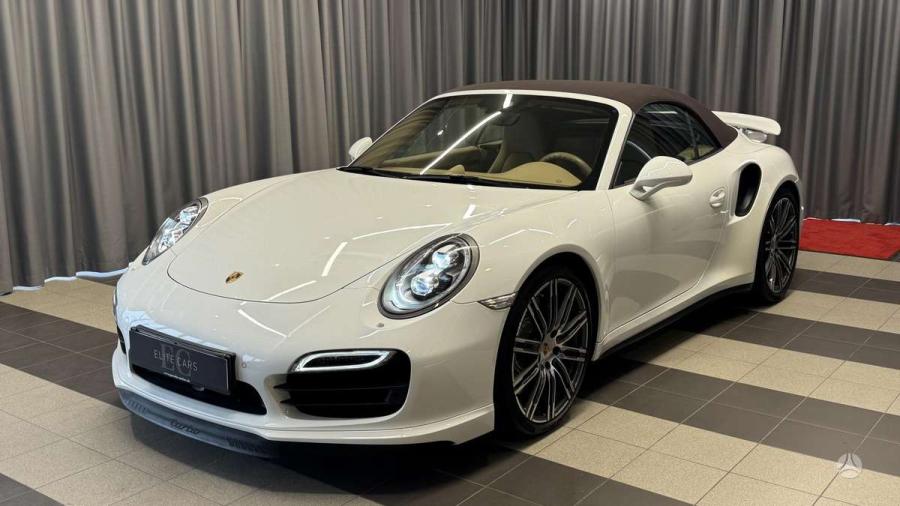 White Porsche 911 2013 in Riga, with an engine capacity of 3.80 L and mileage of 22 thousand km for 134990 €, photo 26 on AUTOMOTO.COM.LV