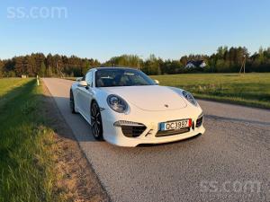 White Porsche 911 2014 in Riga, with an engine capacity of 3.40 L and mileage of 65 thousand km for 84999 €, photo 9 on AUTOMOTO.COM.LV