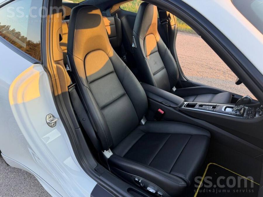White Porsche 911 2014 in Riga, with an engine capacity of 3.40 L and mileage of 65 thousand km for 84999 €, photo 13 on AUTOMOTO.COM.LV