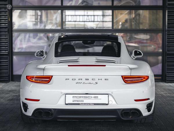 White Porsche 911 2014 in Vilnius, with an engine capacity of 3.80 L and mileage of 102 thousand km for 106911 €, photo 4 on AUTOMOTO.COM.LV