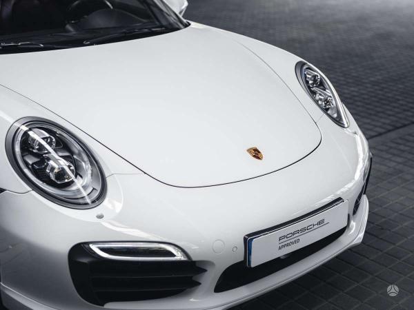 White Porsche 911 2014 in Vilnius, with an engine capacity of 3.80 L and mileage of 102 thousand km for 106911 €, photo 9 on AUTOMOTO.COM.LV