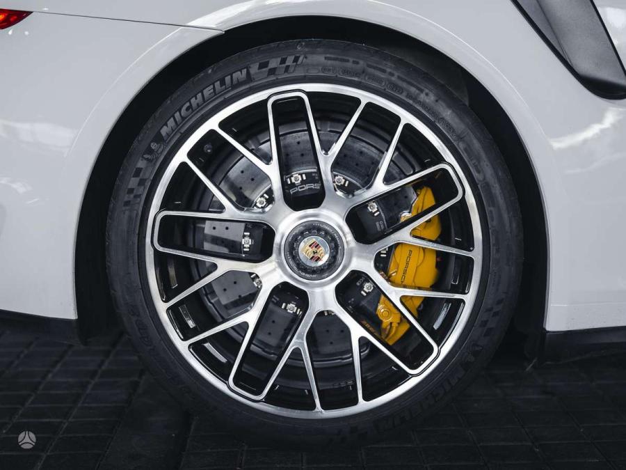 Balts Porsche 911 2014 Viļņa, ar dzinēja tilpumu 3.80 L un nobraukumu 102 tūkst. km par 106911 €, foto 24 vietnē AUTOMOTO.COM.LV