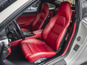 Balts Porsche 911 2014 Viļņa, ar dzinēja tilpumu 3.80 L un nobraukumu 102 tūkst. km par 106911 €, foto 26 vietnē AUTOMOTO.COM.LV