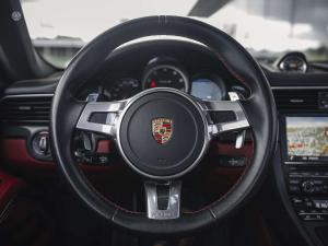 Balts Porsche 911 2014 Viļņa, ar dzinēja tilpumu 3.80 L un nobraukumu 102 tūkst. km par 106911 €, foto 28 vietnē AUTOMOTO.COM.LV