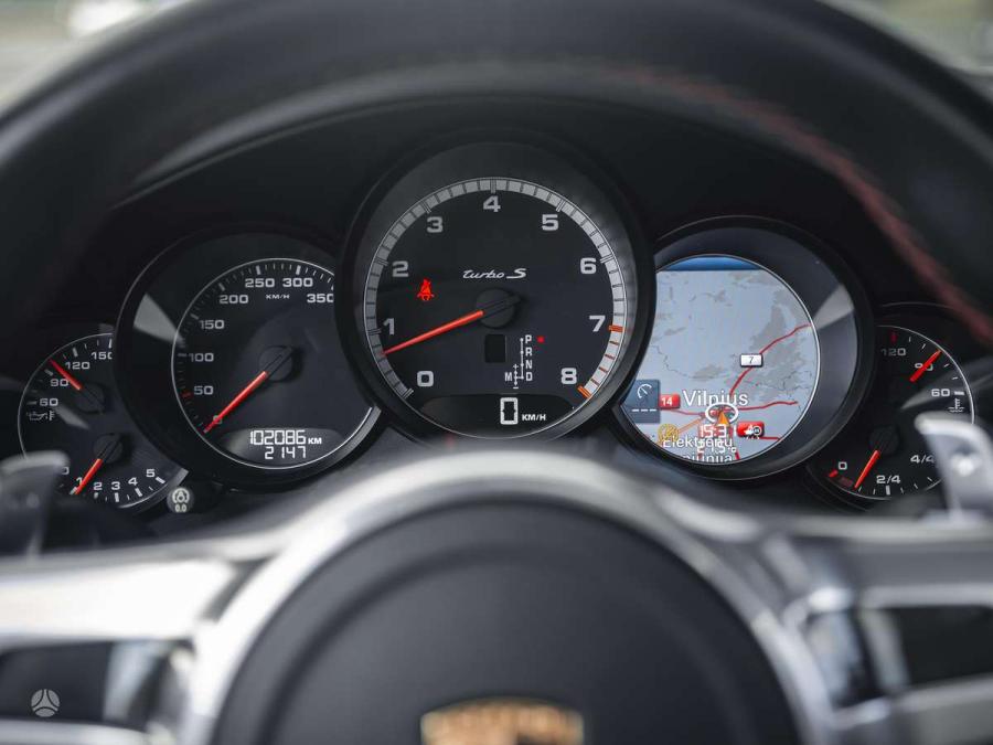 Balts Porsche 911 2014 Viļņa, ar dzinēja tilpumu 3.80 L un nobraukumu 102 tūkst. km par 106911 €, foto 29 vietnē AUTOMOTO.COM.LV