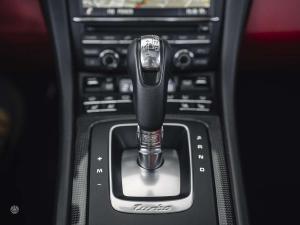 Balts Porsche 911 2014 Viļņa, ar dzinēja tilpumu 3.80 L un nobraukumu 102 tūkst. km par 106911 €, foto 35 vietnē AUTOMOTO.COM.LV