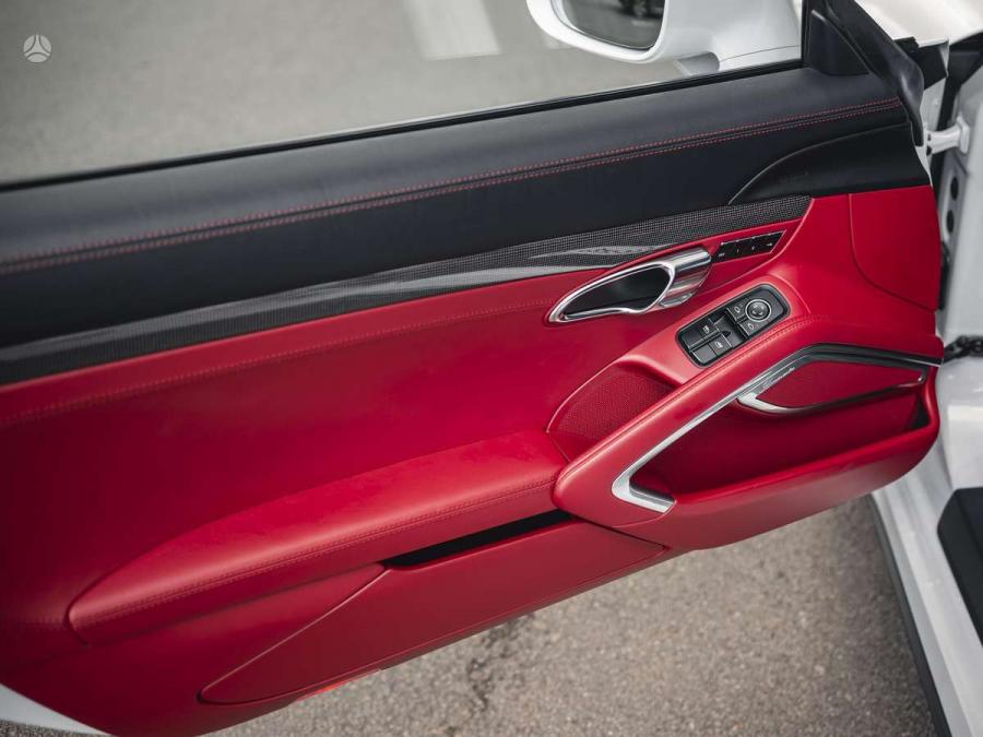 Balts Porsche 911 2014 Viļņa, ar dzinēja tilpumu 3.80 L un nobraukumu 102 tūkst. km par 106911 €, foto 37 vietnē AUTOMOTO.COM.LV