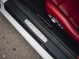 Balts Porsche 911 2014 Viļņa, ar dzinēja tilpumu 3.80 L un nobraukumu 102 tūkst. km par 106911 €, foto 40 vietnē AUTOMOTO.COM.LV