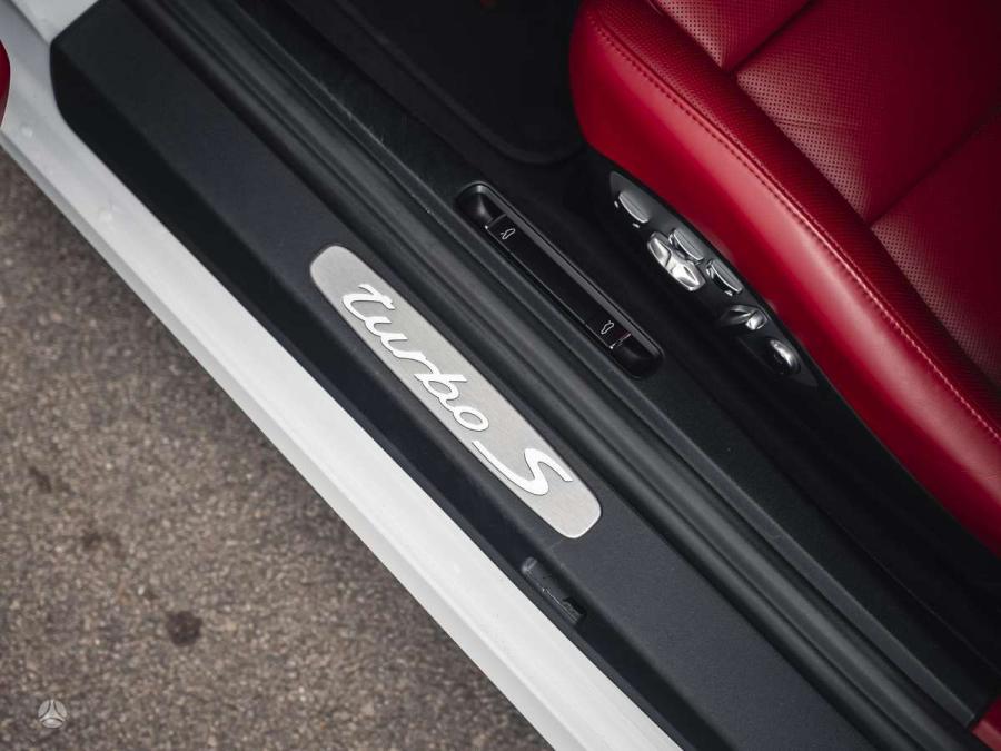 Balts Porsche 911 2014 Viļņa, ar dzinēja tilpumu 3.80 L un nobraukumu 102 tūkst. km par 106911 €, foto 40 vietnē AUTOMOTO.COM.LV