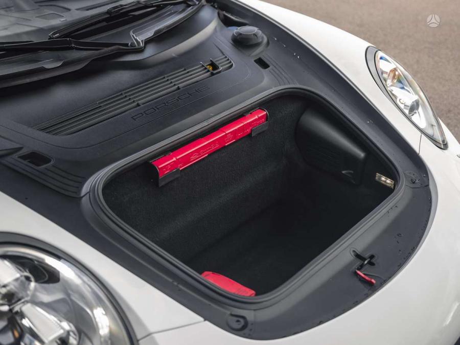 Balts Porsche 911 2014 Viļņa, ar dzinēja tilpumu 3.80 L un nobraukumu 102 tūkst. km par 106911 €, foto 45 vietnē AUTOMOTO.COM.LV