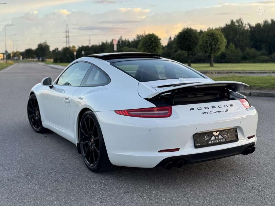 White Porsche 911 2015 in Kaunas, with an engine capacity of 3.80 L and mileage of 56 thousand km for 62000 €, photo 3 on AUTOMOTO.COM.LV