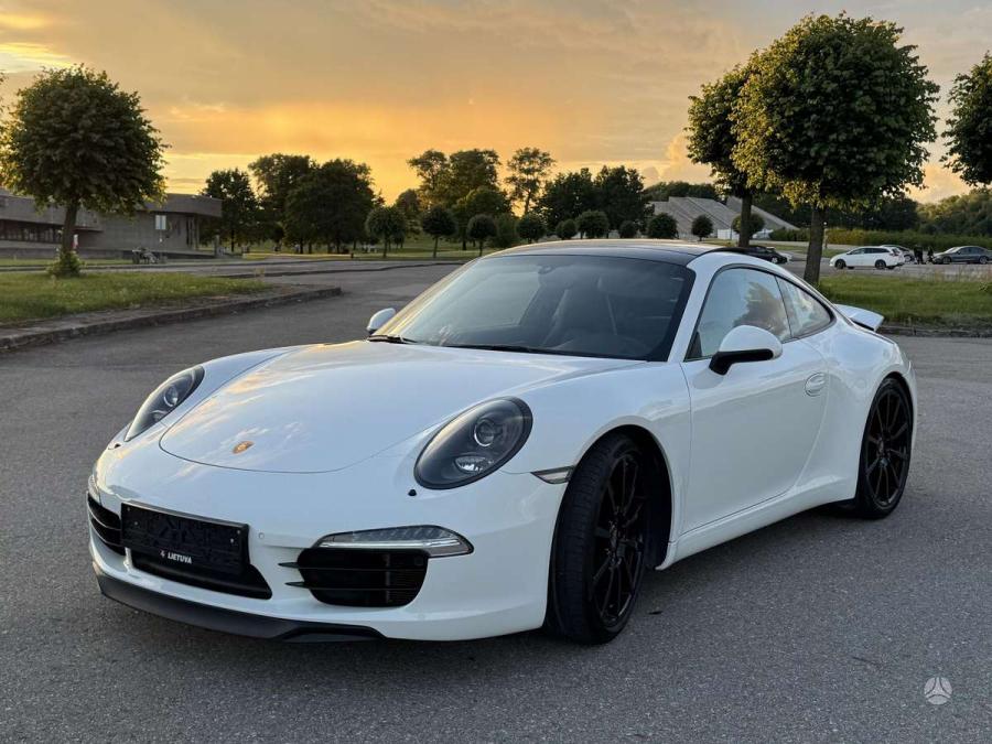 White Porsche 911 2015 in Kaunas, with an engine capacity of 3.80 L and mileage of 56 thousand km for 62000 €, photo 5 on AUTOMOTO.COM.LV