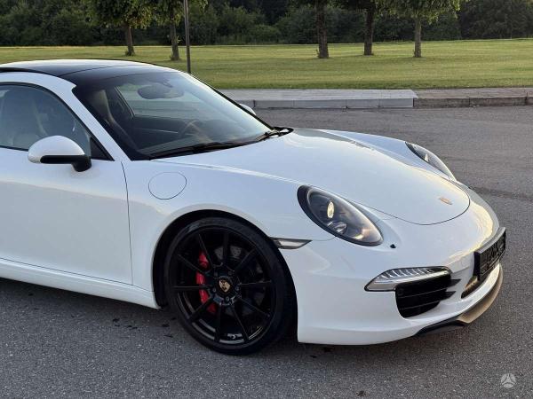 White Porsche 911 2015 in Kaunas, with an engine capacity of 3.80 L and mileage of 56 thousand km for 62000 €, photo 5 on AUTOMOTO.COM.LV