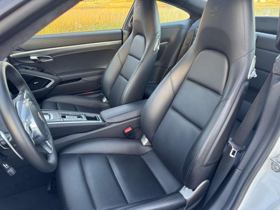 White Porsche 911 2015 in Kaunas, with an engine capacity of 3.80 L and mileage of 56 thousand km for 62000 €, photo 15 on AUTOMOTO.COM.LV