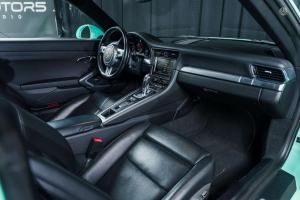 White Porsche 911 2015 in Vilnius, with an engine capacity of 3.44 L and mileage of 49 thousand km for 67000 €, photo 31 on AUTOMOTO.COM.LV