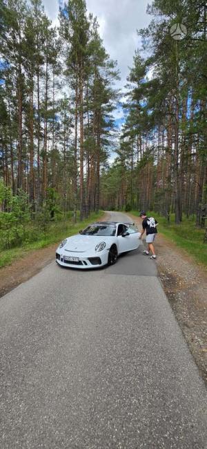 White Porsche 911 2018 in Vilnius, with an engine capacity of 4.00 L and mileage of 61 thousand km for 138888 €, photo 5 on AUTOMOTO.COM.LV