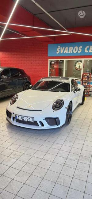 White Porsche 911 2018 in Vilnius, with an engine capacity of 4.00 L and mileage of 61 thousand km for 138888 €, photo 6 on AUTOMOTO.COM.LV