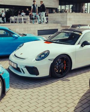 White Porsche 911 2018 in Vilnius, with an engine capacity of 4.00 L and mileage of 61 thousand km for 138888 €, photo 8 on AUTOMOTO.COM.LV
