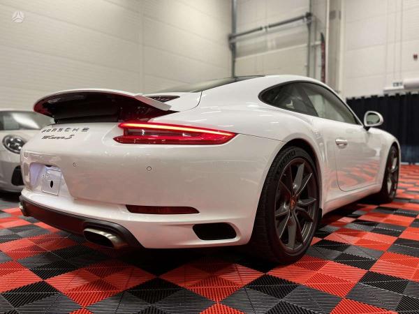 Balts Porsche 911 2018 Viļņa, ar dzinēja tilpumu 2.98 L un nobraukumu 27 tūkst. km par 77900 €, foto 4 vietnē AUTOMOTO.COM.LV