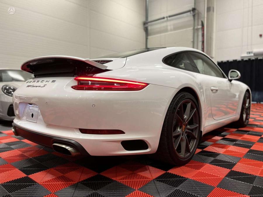Balts Porsche 911 2018 Viļņa, ar dzinēja tilpumu 2.98 L un nobraukumu 27 tūkst. km par 77900 €, foto 5 vietnē AUTOMOTO.COM.LV