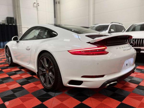 Balts Porsche 911 2018 Viļņa, ar dzinēja tilpumu 2.98 L un nobraukumu 27 tūkst. km par 77900 €, foto 6 vietnē AUTOMOTO.COM.LV