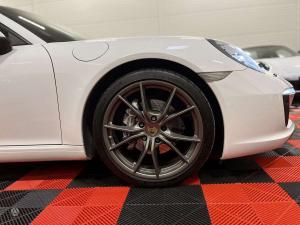 Balts Porsche 911 2018 Viļņa, ar dzinēja tilpumu 2.98 L un nobraukumu 27 tūkst. km par 77900 €, foto 8 vietnē AUTOMOTO.COM.LV
