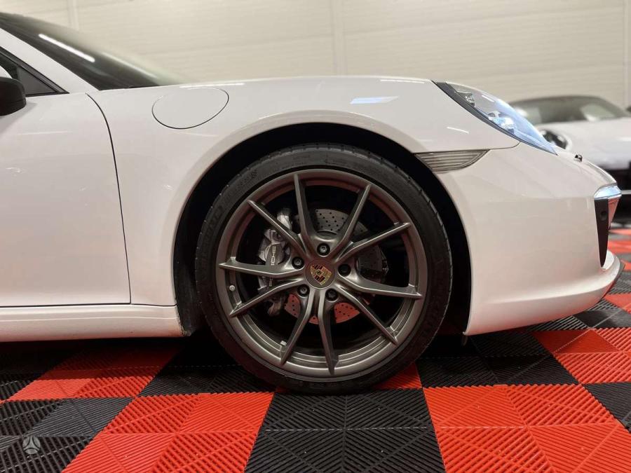 Balts Porsche 911 2018 Viļņa, ar dzinēja tilpumu 2.98 L un nobraukumu 27 tūkst. km par 77900 €, foto 8 vietnē AUTOMOTO.COM.LV