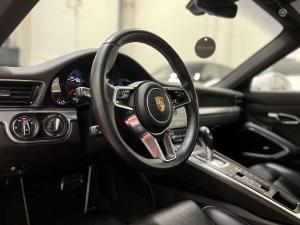 Balts Porsche 911 2018 Viļņa, ar dzinēja tilpumu 2.98 L un nobraukumu 27 tūkst. km par 77900 €, foto 13 vietnē AUTOMOTO.COM.LV