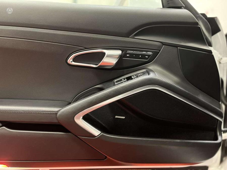 Balts Porsche 911 2018 Viļņa, ar dzinēja tilpumu 2.98 L un nobraukumu 27 tūkst. km par 77900 €, foto 14 vietnē AUTOMOTO.COM.LV