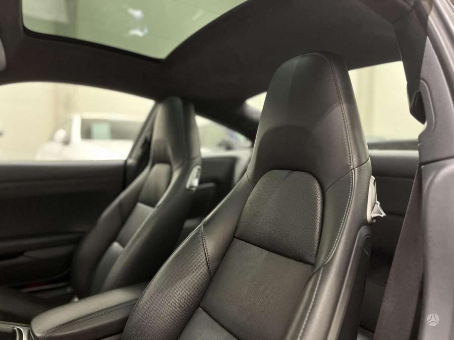 Balts Porsche 911 2018 Viļņa, ar dzinēja tilpumu 2.98 L un nobraukumu 27 tūkst. km par 77900 €, foto 15 vietnē AUTOMOTO.COM.LV
