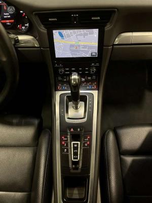Balts Porsche 911 2018 Viļņa, ar dzinēja tilpumu 2.98 L un nobraukumu 27 tūkst. km par 77900 €, foto 24 vietnē AUTOMOTO.COM.LV