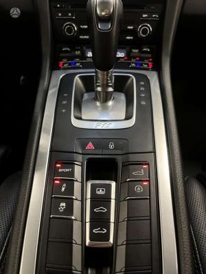 Balts Porsche 911 2018 Viļņa, ar dzinēja tilpumu 2.98 L un nobraukumu 27 tūkst. km par 77900 €, foto 27 vietnē AUTOMOTO.COM.LV